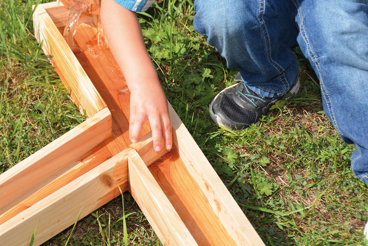 Wasserbahn aus Holz, 12-tlg – Spielspaß drinnen und draußen